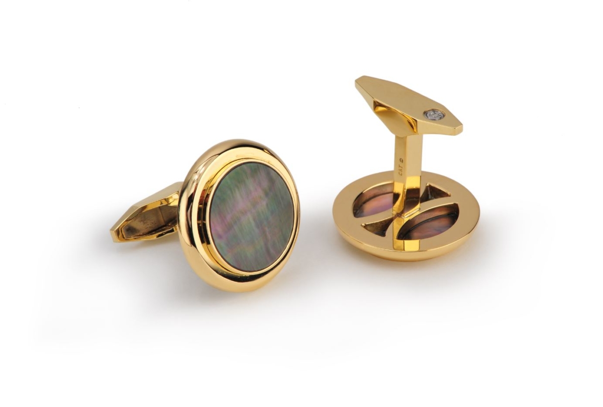 Custom Cufflinks Make the Man